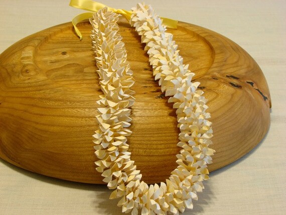 Items similar to Popcorn - Yellow Paper Flower Lei on Etsy
