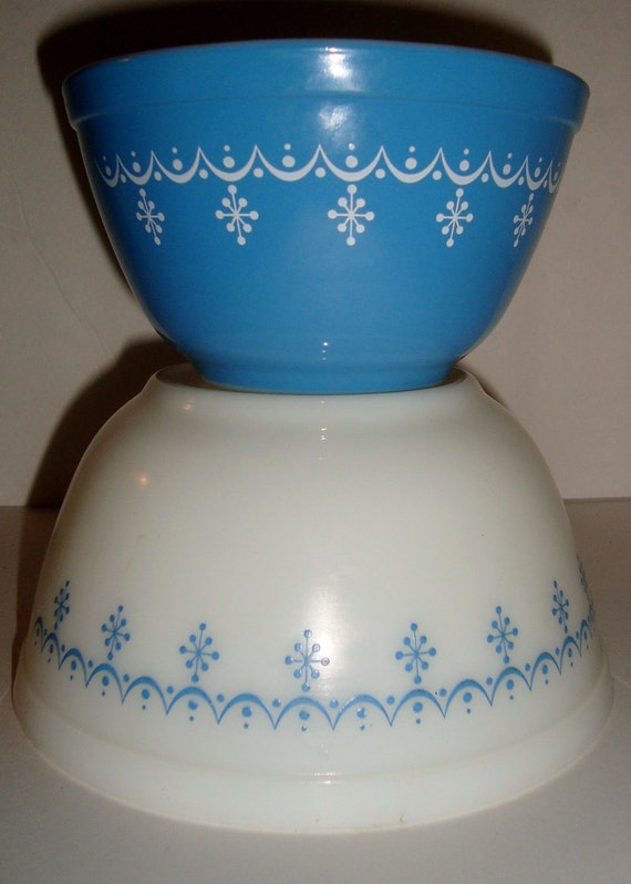 Vintage Pyrex Blue and White Snowflake by SusieSoHoCollection