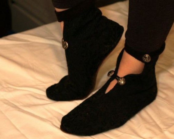 MEDIEVAL SHOE PATTERN by Queta's Closet