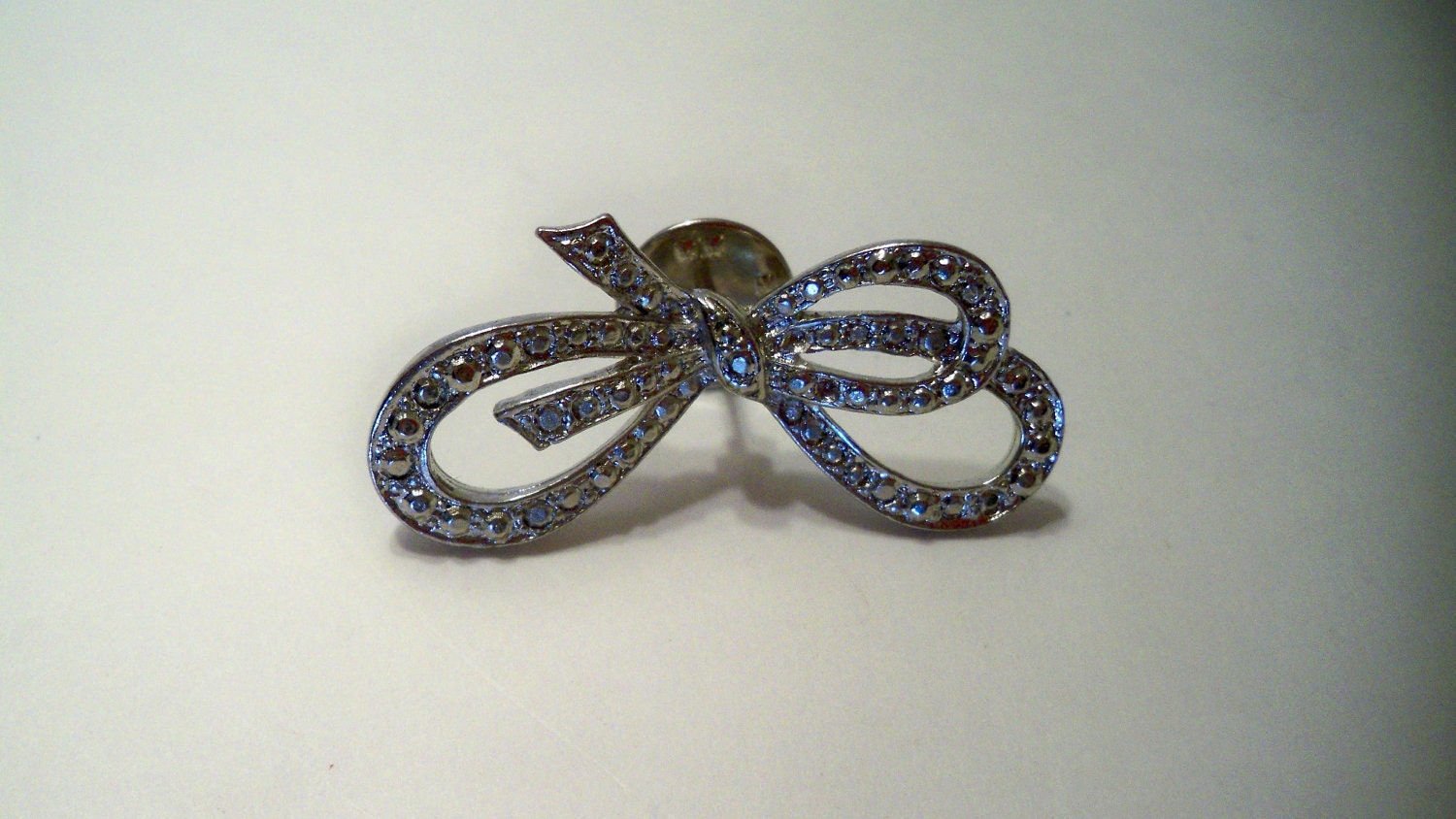 Silver Bow Brooch Classic Vintage Pin with Marcasite or Rhinestone Look ...