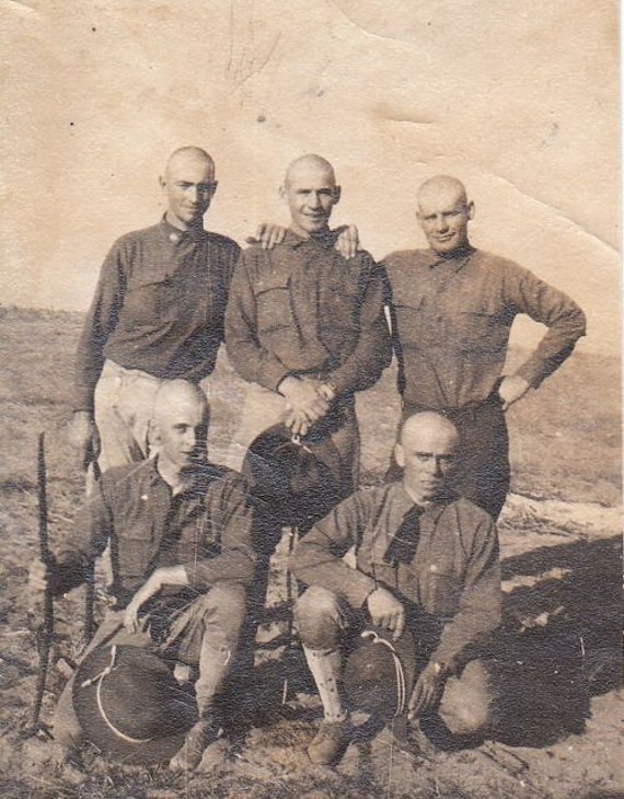 Lice in the Trenches WWI Soldiers Shaved Heads 1910s