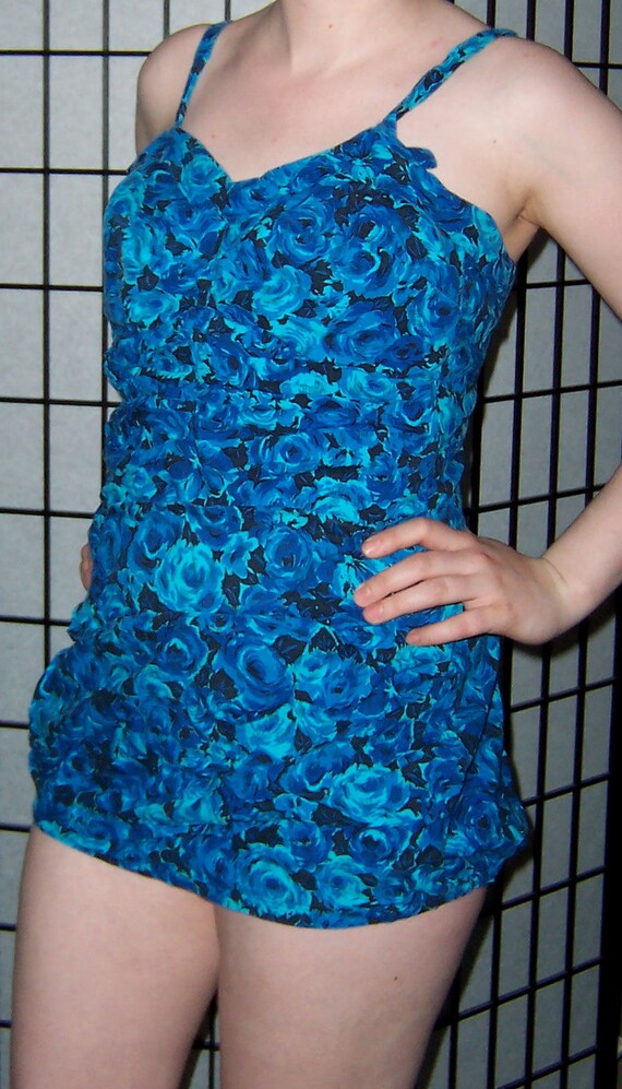 1950s vintage bombshell pinup ruched bathing suit swimsuit