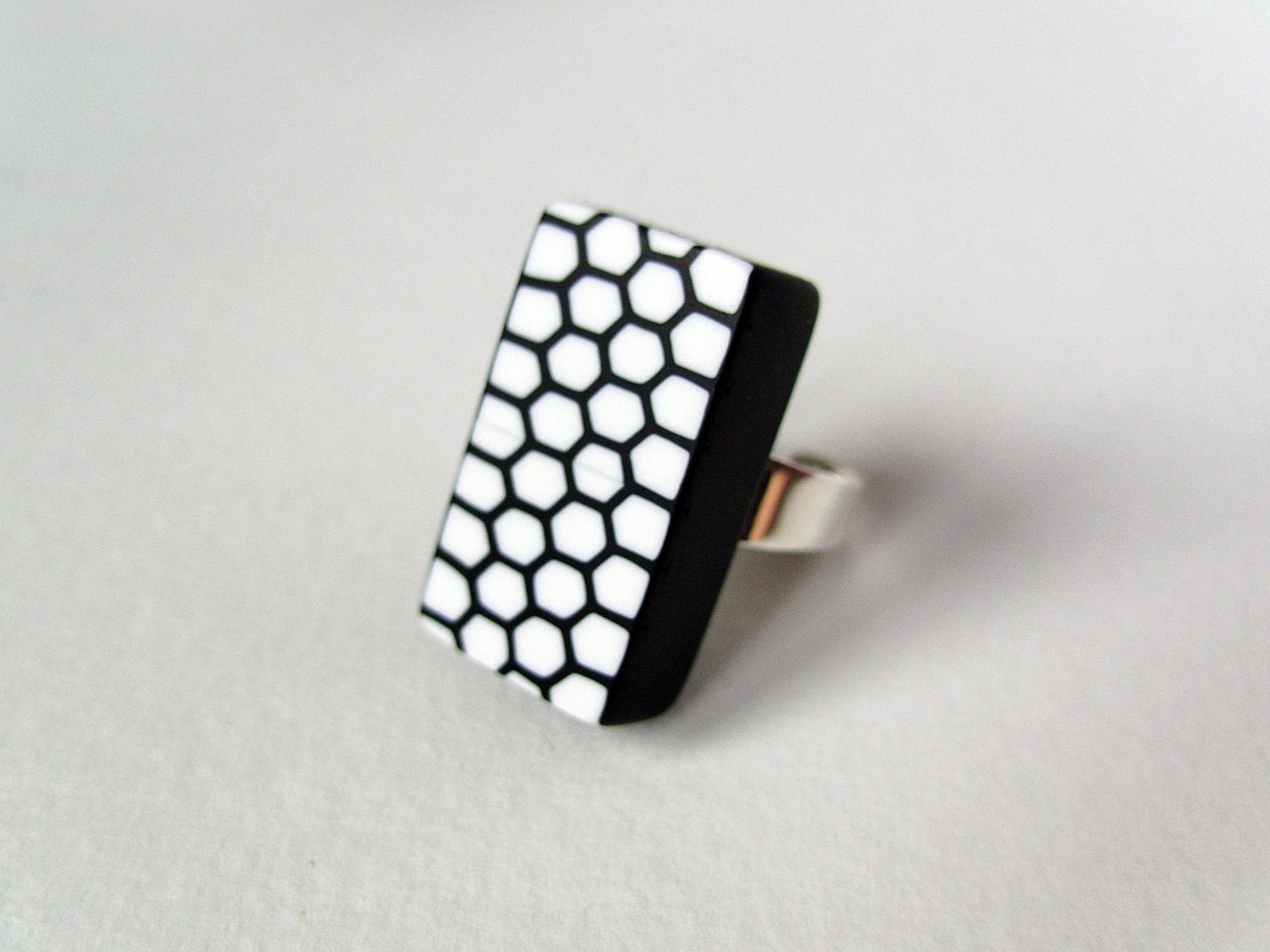 Black and white ring – rectangular – geometric – Honeycomb – pattern ...