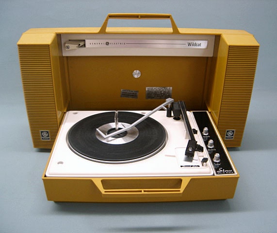 1970 Vintage General Electric WILDCAT Record Player Solid