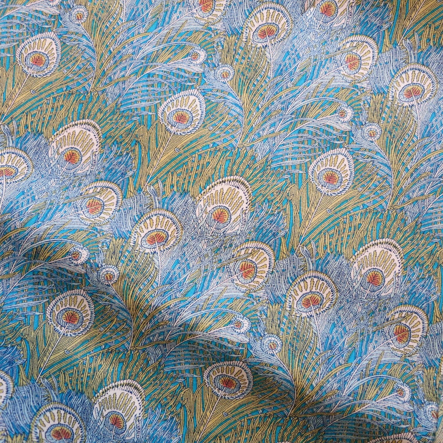 LIBERTY Of LONDON Tana Lawn Cotton Fabric 'Hera' LIBERTY Of LONDON Tana Lawn Cotton Fabric 'Hera'