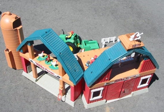 Vintage Foldable Tonka Barn Playset