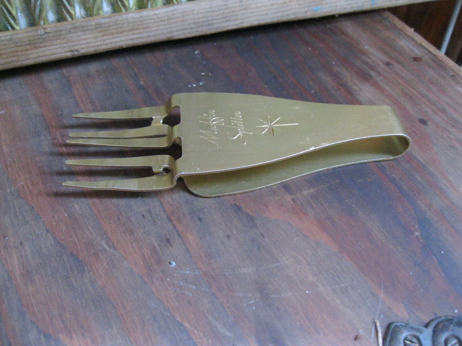 English Muffin Splitter: 1960s Vintage Kitchen Gadget