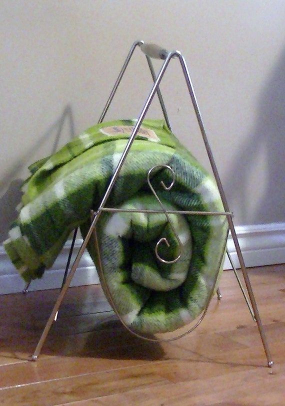 Vintage Gold Tone Metal Magazine Rack