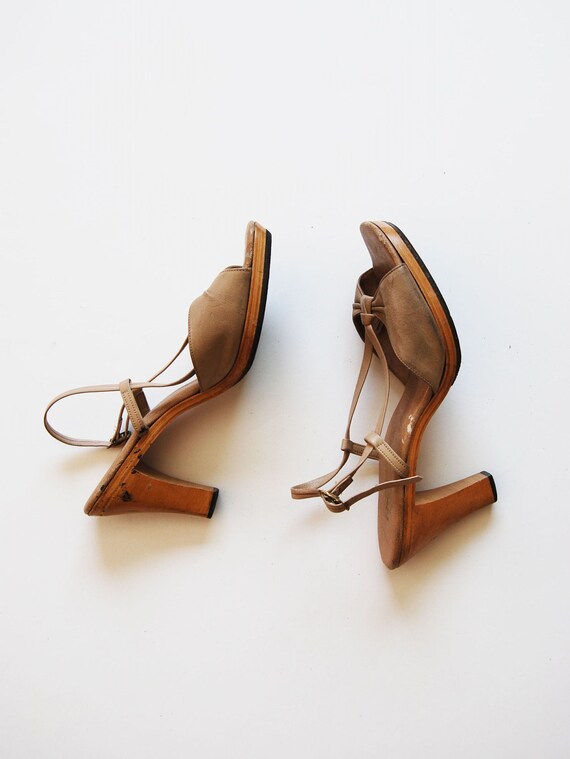 Items similar to vintage 1970s beige T STRAP wood CLOG sandals on Etsy