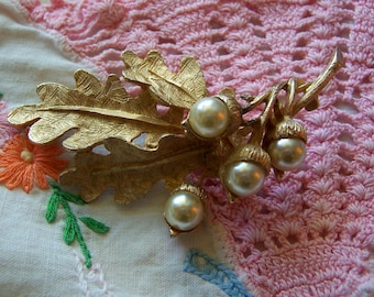 Popular items for acorn brooch on Etsy
