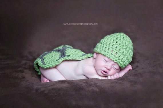 Mr. Turtle Cuddle Cape Set in Newborn Size by mamamegsyarnshoppe