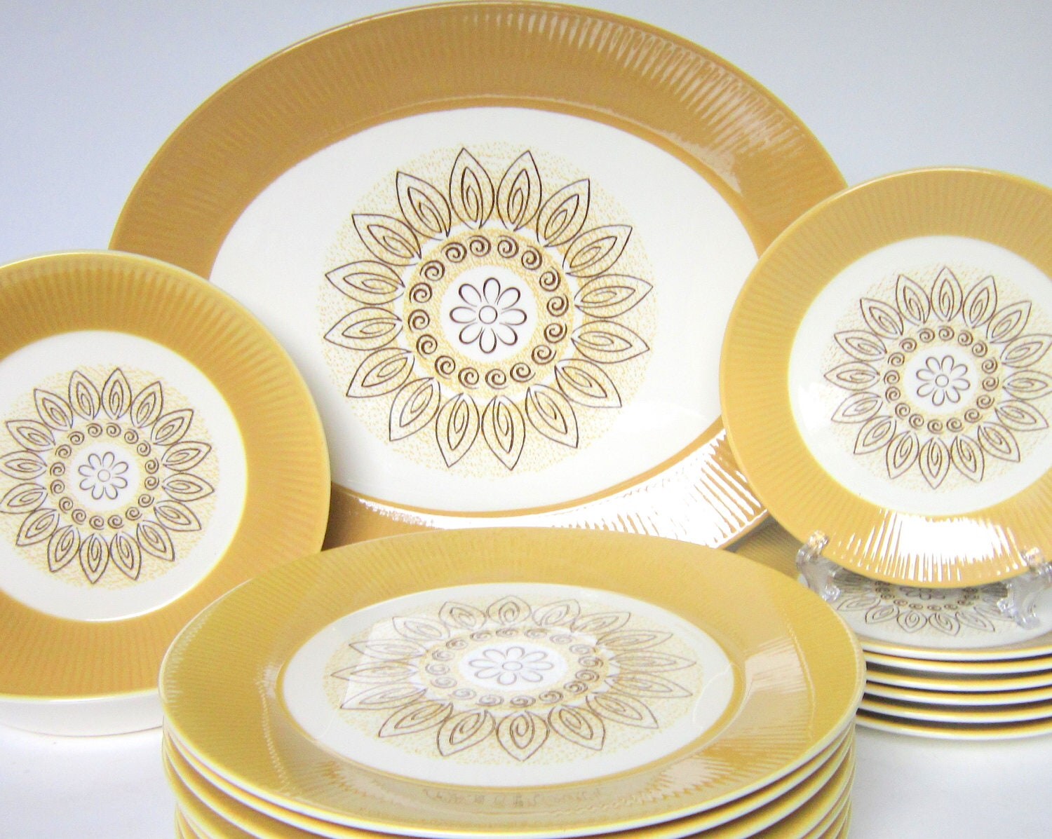 Vintage 1969 Homer Laughlin Malibu Dinnerware Set