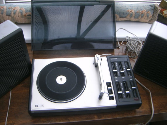 Vintage PYE model 1514 Turntable from the 1970's with