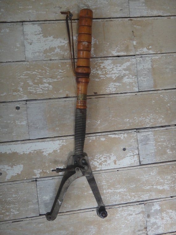 Vintage Western Hand Trap Skeet Thrower
