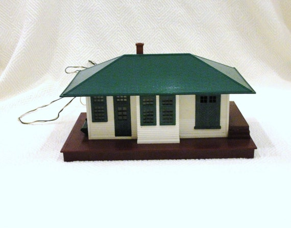 Vintage Lionel Train Station Lionelville Lighted Train Station