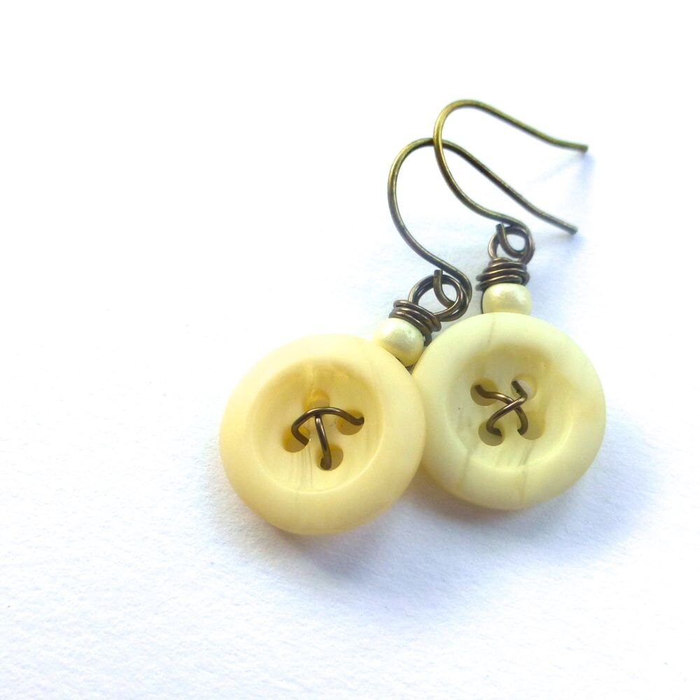 Handmade Vintage Button Jewelry Necklaces by buttonsoupjewelry