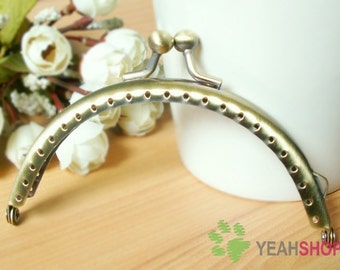 Half Round Lace-edge Embossed Purse Frame 8.5cm / 3.3 by yeahshop