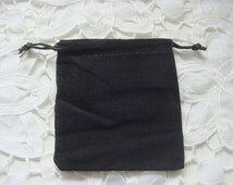 Popular items for black velvet pouch on Etsy