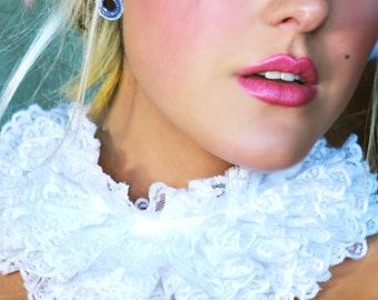 White neck ruff - Elizabethan collar, Lolita, Effie, Marie Antoinette ...