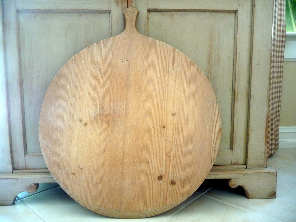 Vintage Bread Board Round Cutting Board 1940s Dough Board//