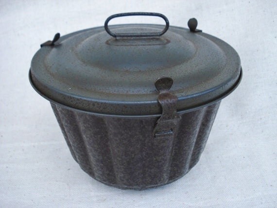 Vintage Plum Pudding Mold / Steamed Pudding Mold TREASURY ITEM