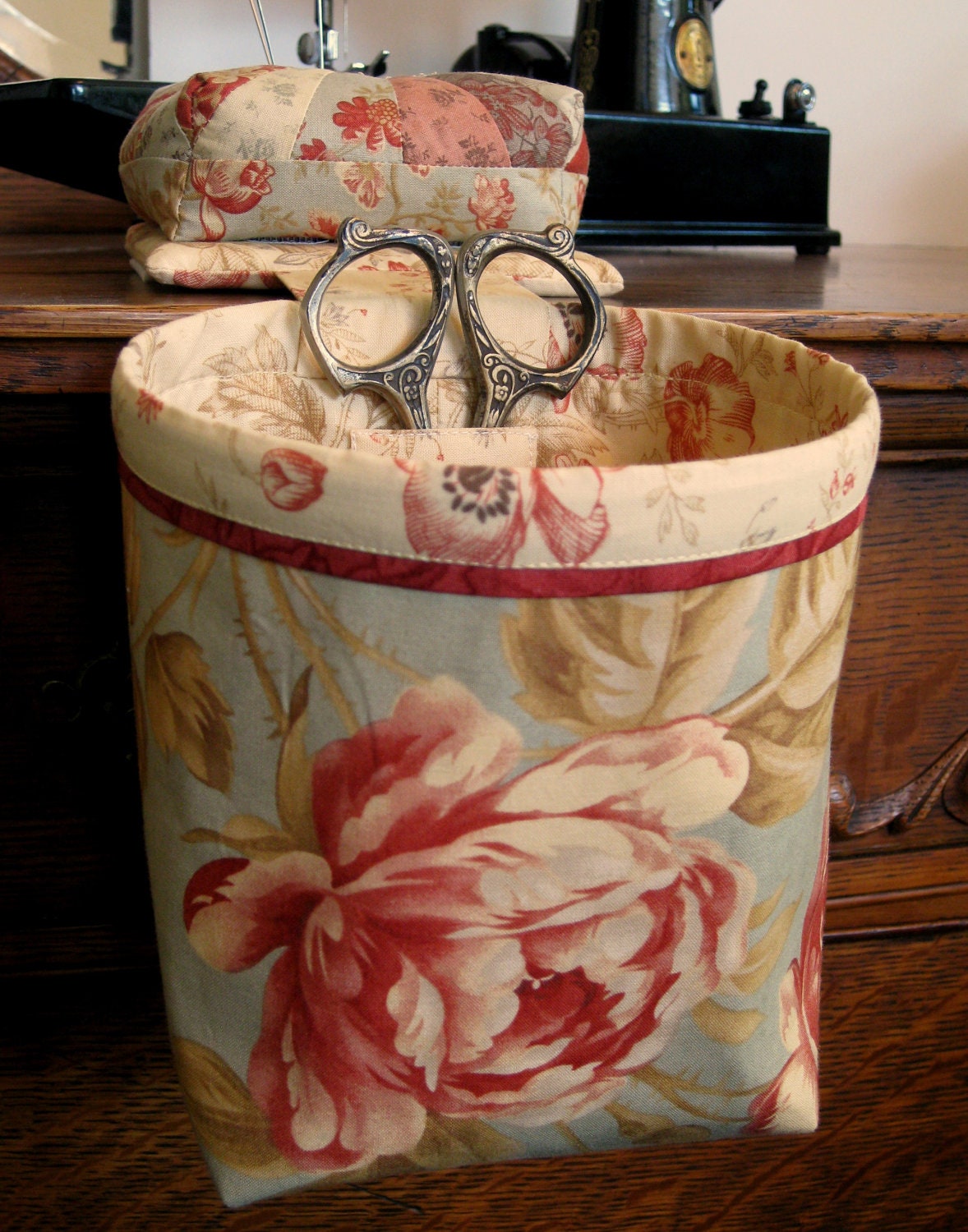 Sew-In-Style Thread Catcher / Scrap Caddy with Detachable