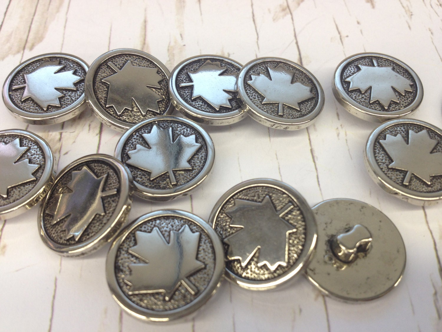 1 Dozen Canadian Maple Leaf Pattern Vintage Shank Buttons(K648) – Haute ...