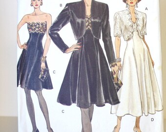 Vogue Pattern / Patron No 8229. Size 14 - 16 - 18 Formal Dress Pattern.
