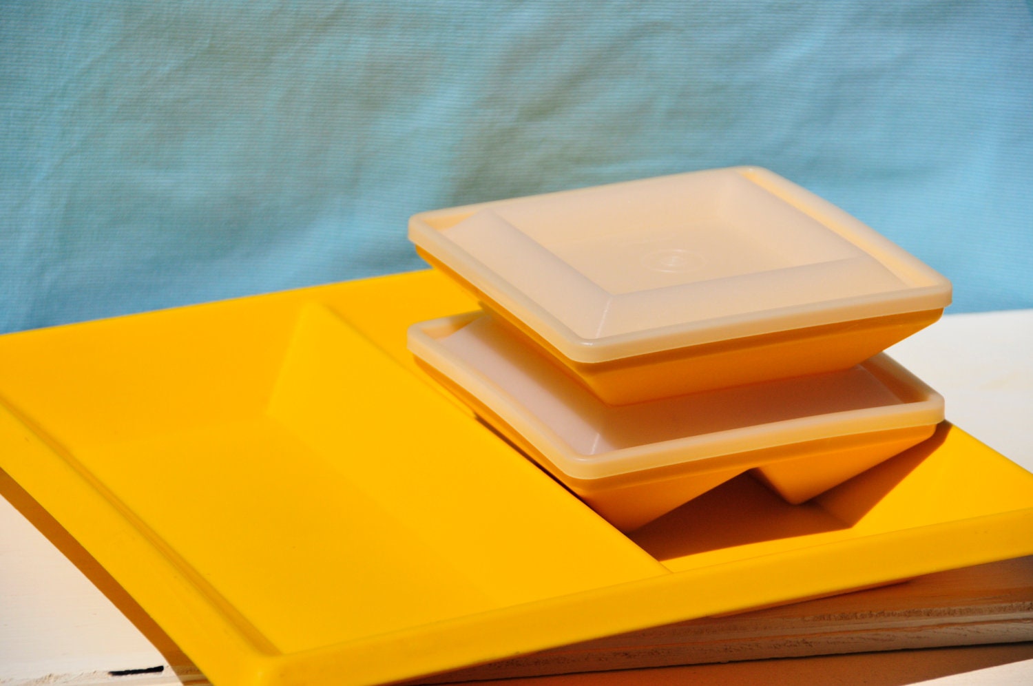 5 piece Yellow Tupperware serving set – Haute Juice