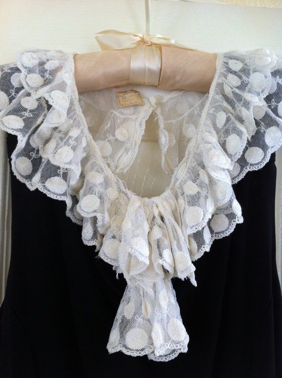 Gorgeous Victorian Lace Collar by AngelFavorites on Etsy