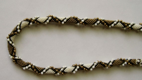 Bead Crochet Necklace Pattern: Drop Lariat Bead Crocheted