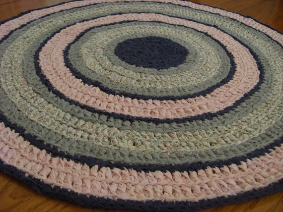 Items similar to crochet rag rug round "Sweet Dreams" (33" round) on Etsy