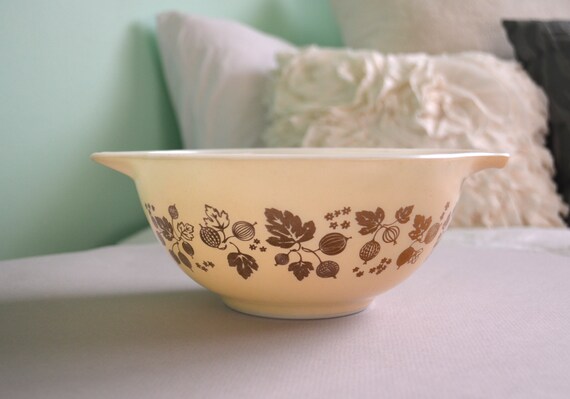 Pyrex Golden Gooseberry Cinderella Mixing Bowl Rare Color