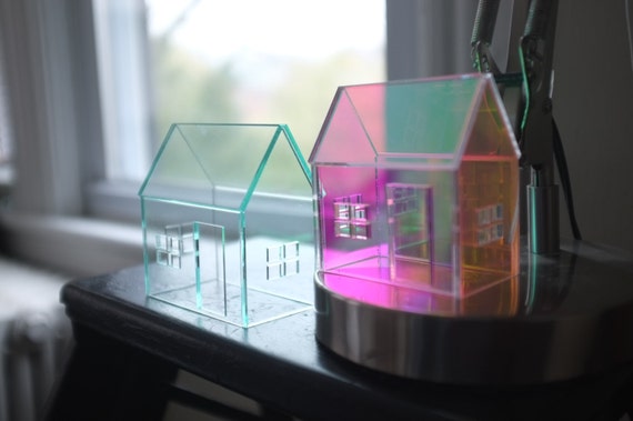 Set of 2 acrylic houses in different sizes and colors