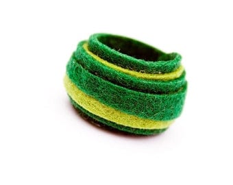 Felt ring | Etsy