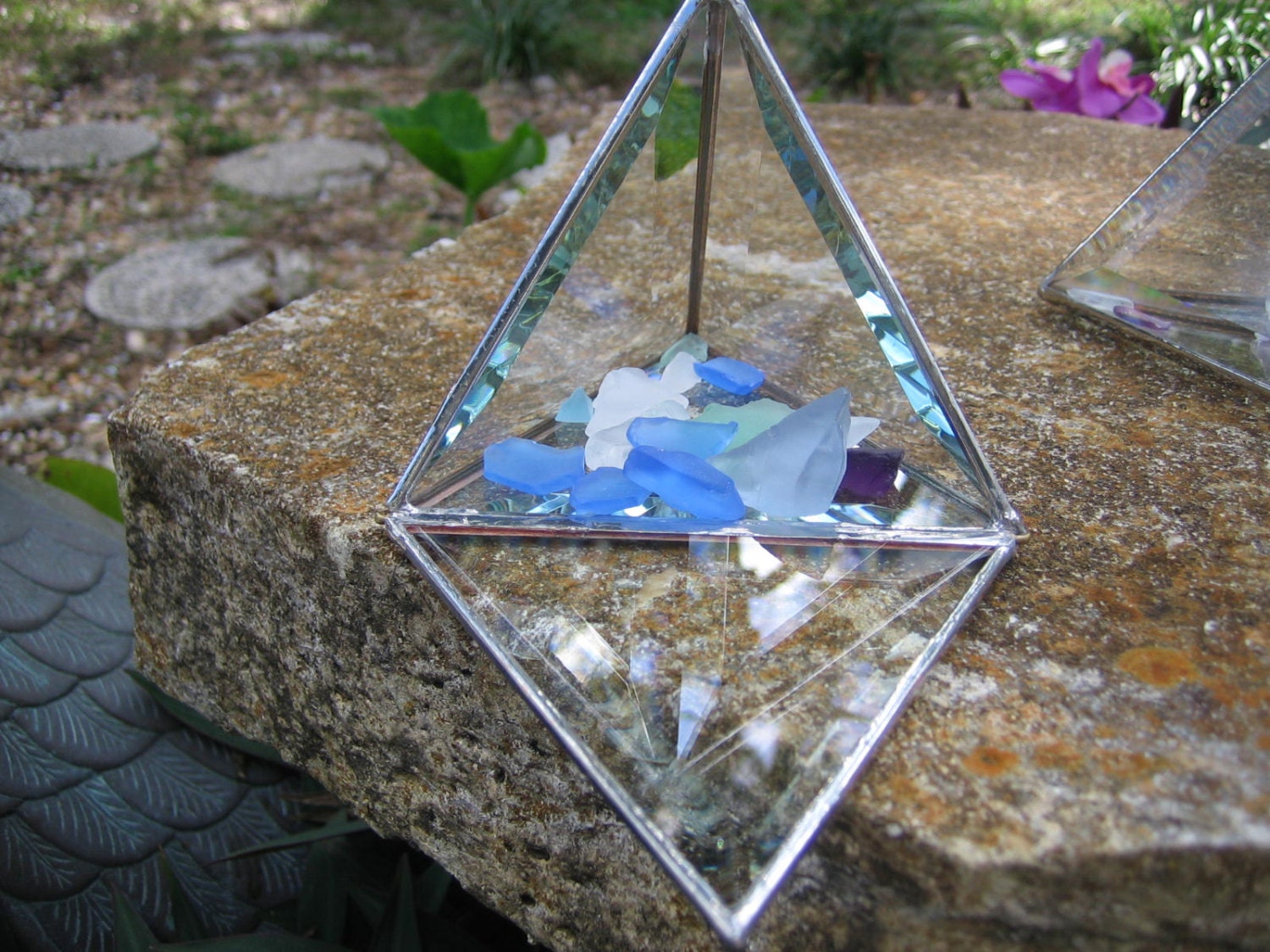 3 Pyramid Glass Box