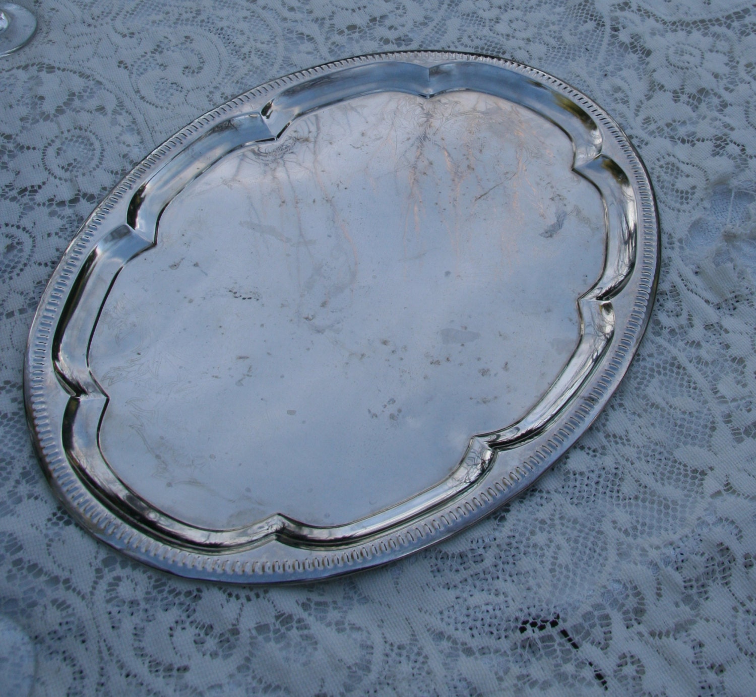 Silver, serving plater, with floral ingraving – Haute Juice