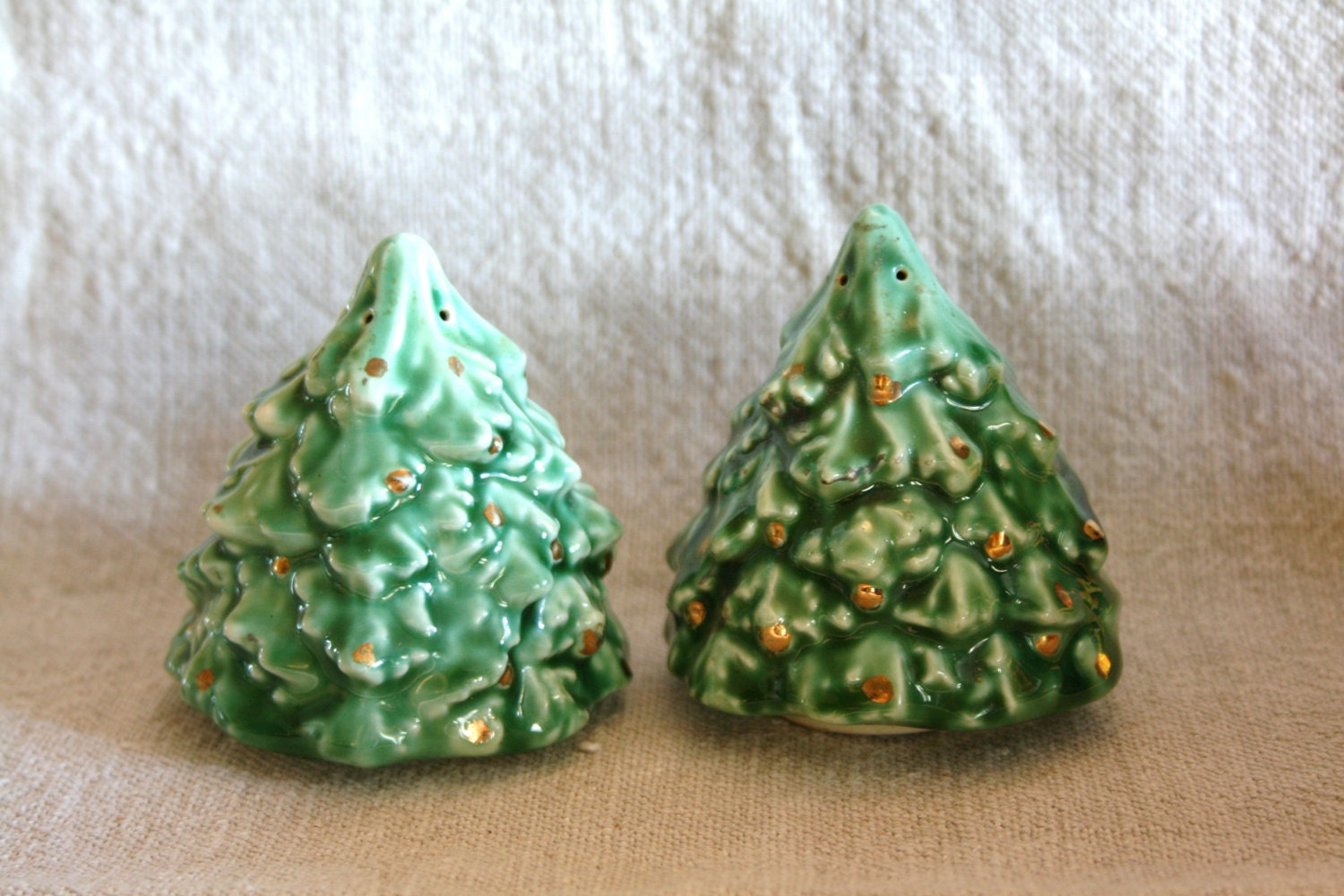 Vintage Pair of Green Christmas Tree Salt and Pepper Shakers – Haute Juice
