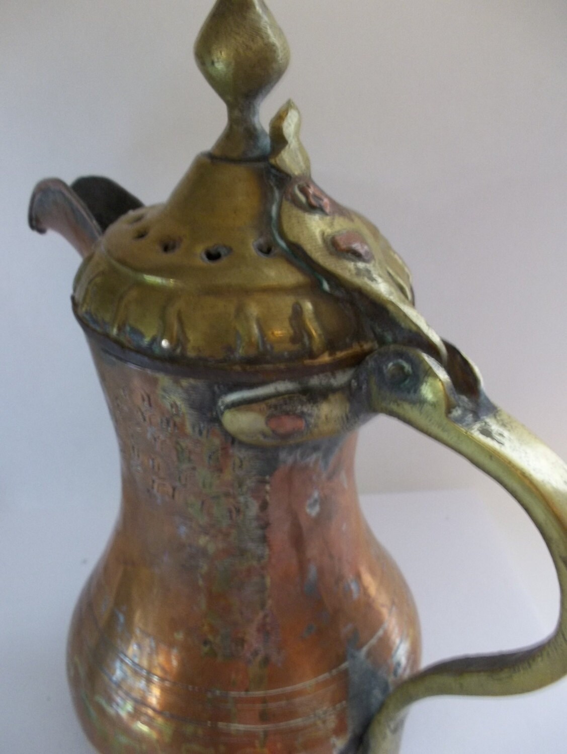 ANTiQUE MiDDLE EASTERN COPPER TEAPOT/ ViNTAGE TURKiSH Style