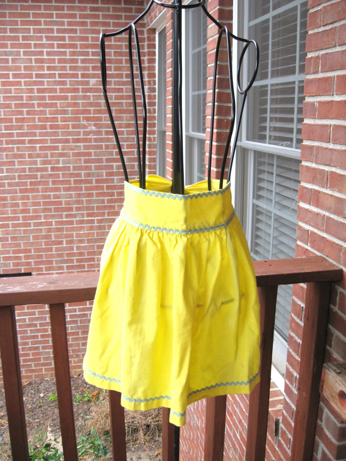 Vintage Handmade Apron/ Yellow with Blue Ric Rac Trim – Haute Juice
