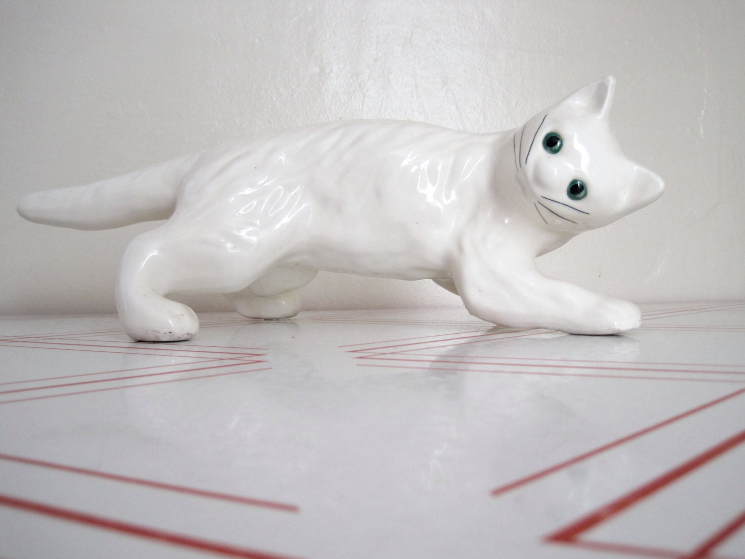 RARE Camark Cat White Wall Climbing Cat