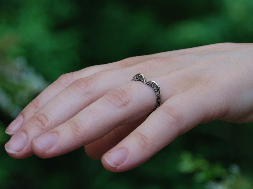 COUNTESS band in sterling silver for sizes 4-7 by WingedLion