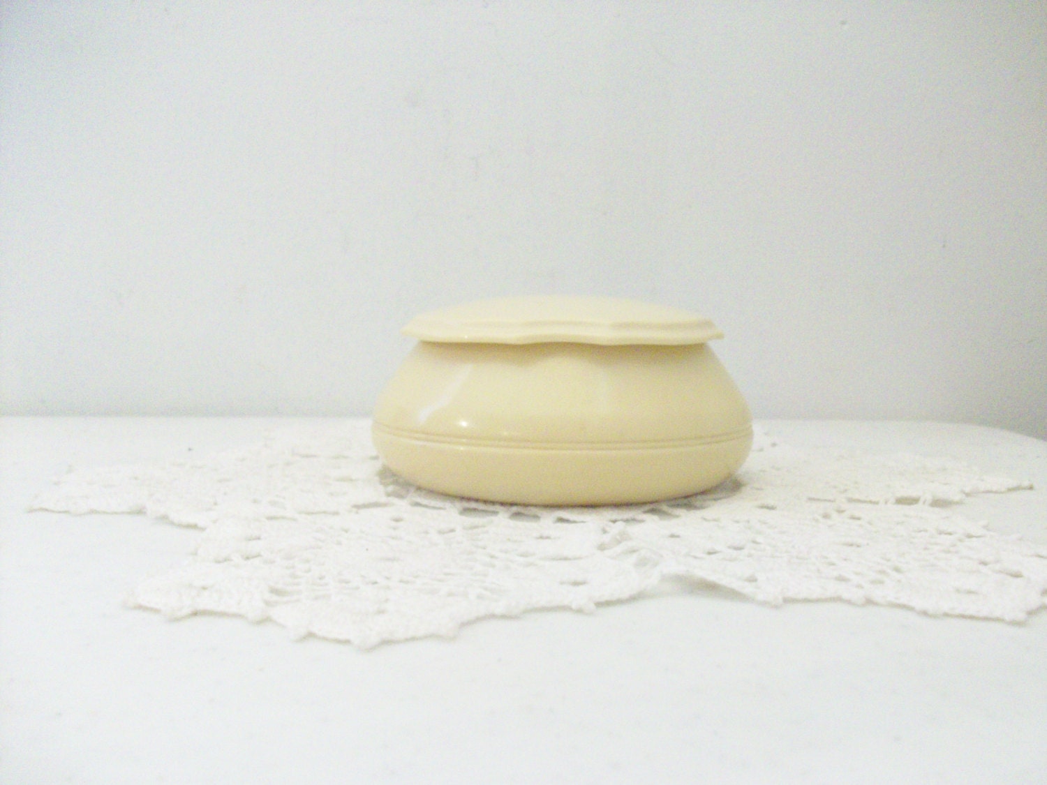 Ivory Pyralin Du Barry Jewelry Trinket Keepsake Box Light Yellow Powder ...