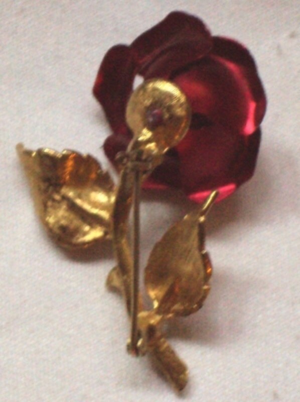 Red Rose Pin / Metal Flower / Gold Tone Leaves / Vintage