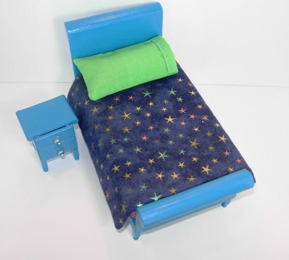 Miniature Bed and Side Table with Linens and Pillows 1:12