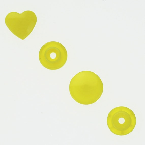 100 Complete Sets of Heart Shaped KAM Plastic Resin Snaps