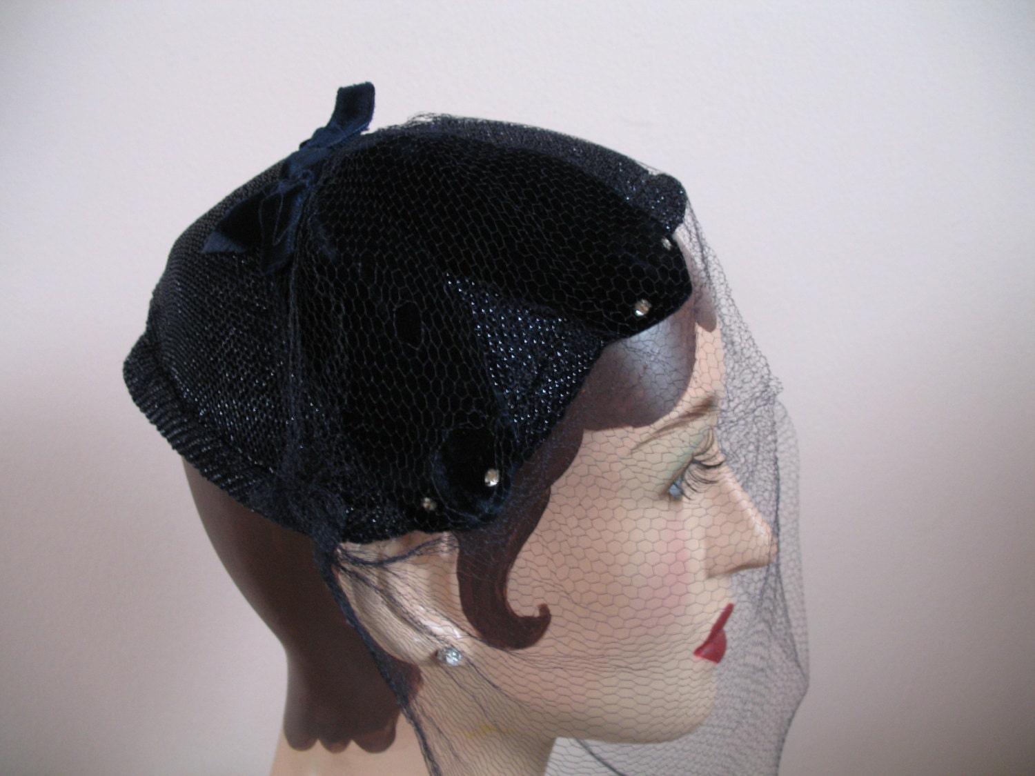 1940'S Bonnet Style Hat Bird Cage Veil by SusieQsVintageShop