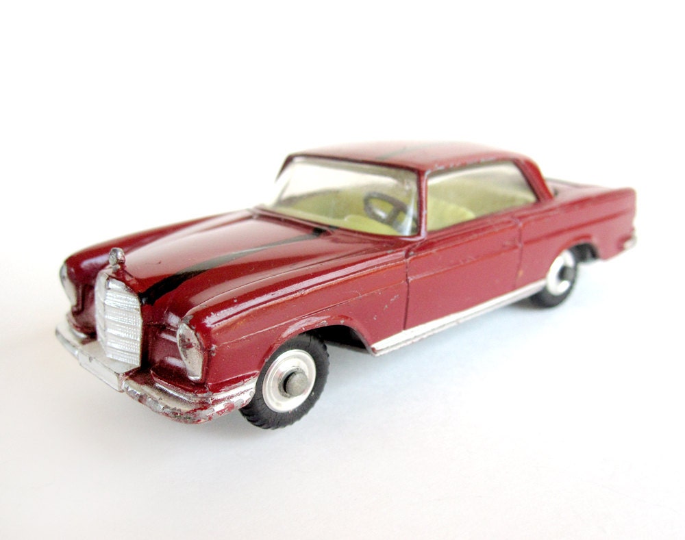Corgi car Mercedes Benz 220 SE Coupe die cast model toy car