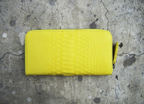 Neon Yellow Snakeskin Purse | semashow.com