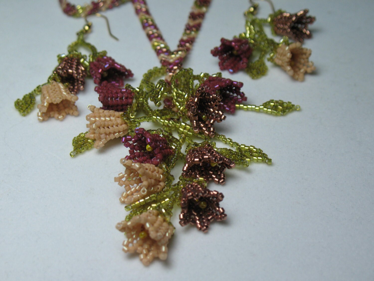 Hand made beaded tulip bouquet necklace earrings by BeadnikWeaver